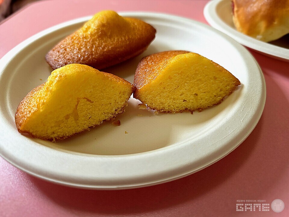 과일향 가득... 니케XGS2 콜라보 베이커리 2차 상품은 어떤 맛일까