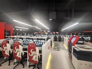 [체험기] 한 좌석에 300만 원?...역대급 PC 세팅 준비된 ‘T1 베이스 캠프’